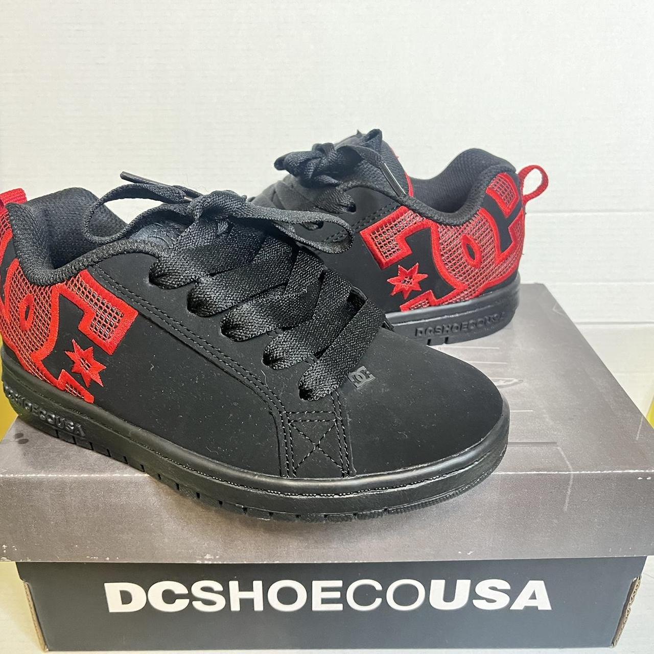 COURT GRAFFIK BLACK/BLACK/RED DCS Size 3 Y (Cleaning... - Depop