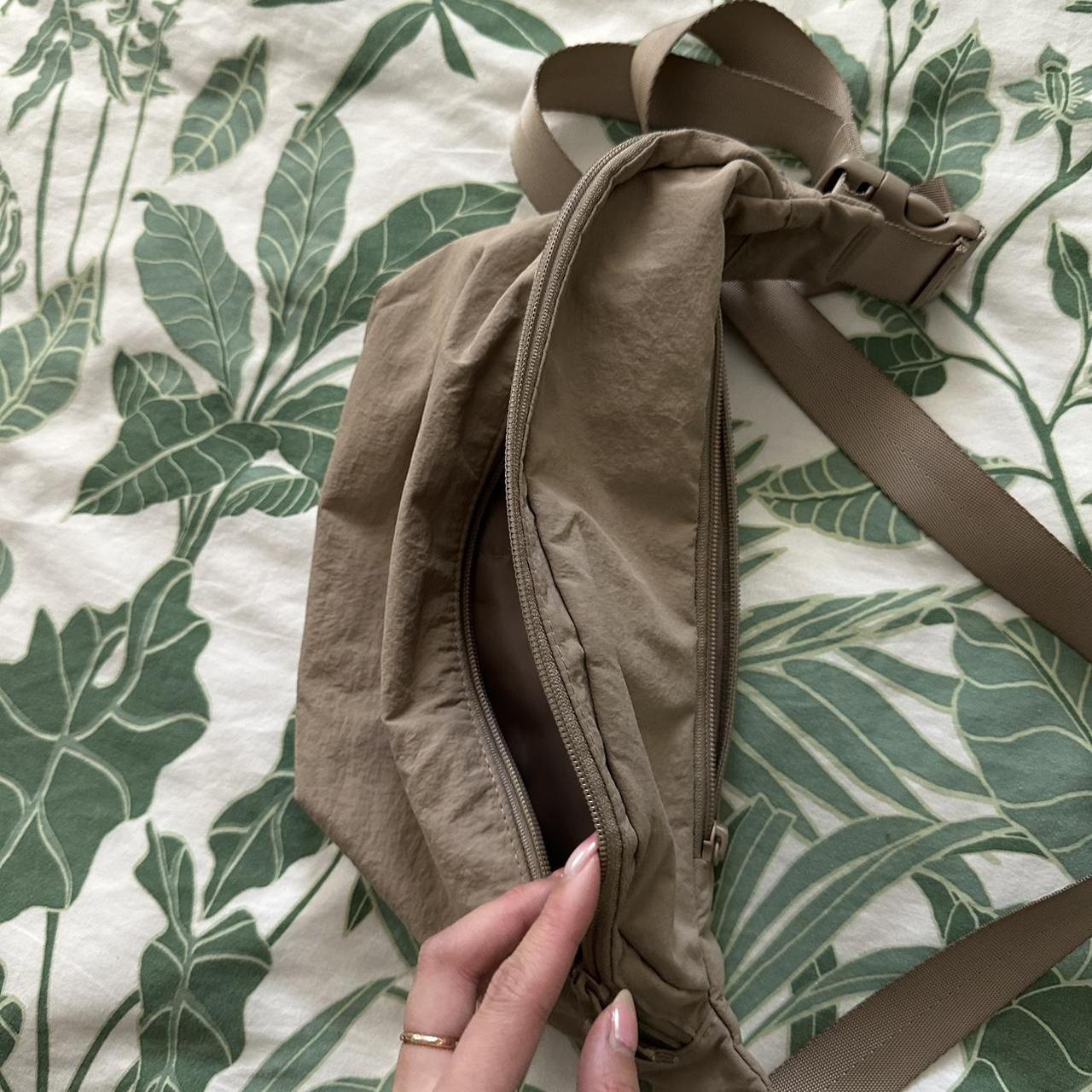 Uniqlo beige fanny pack Only worn a couple of... - Depop