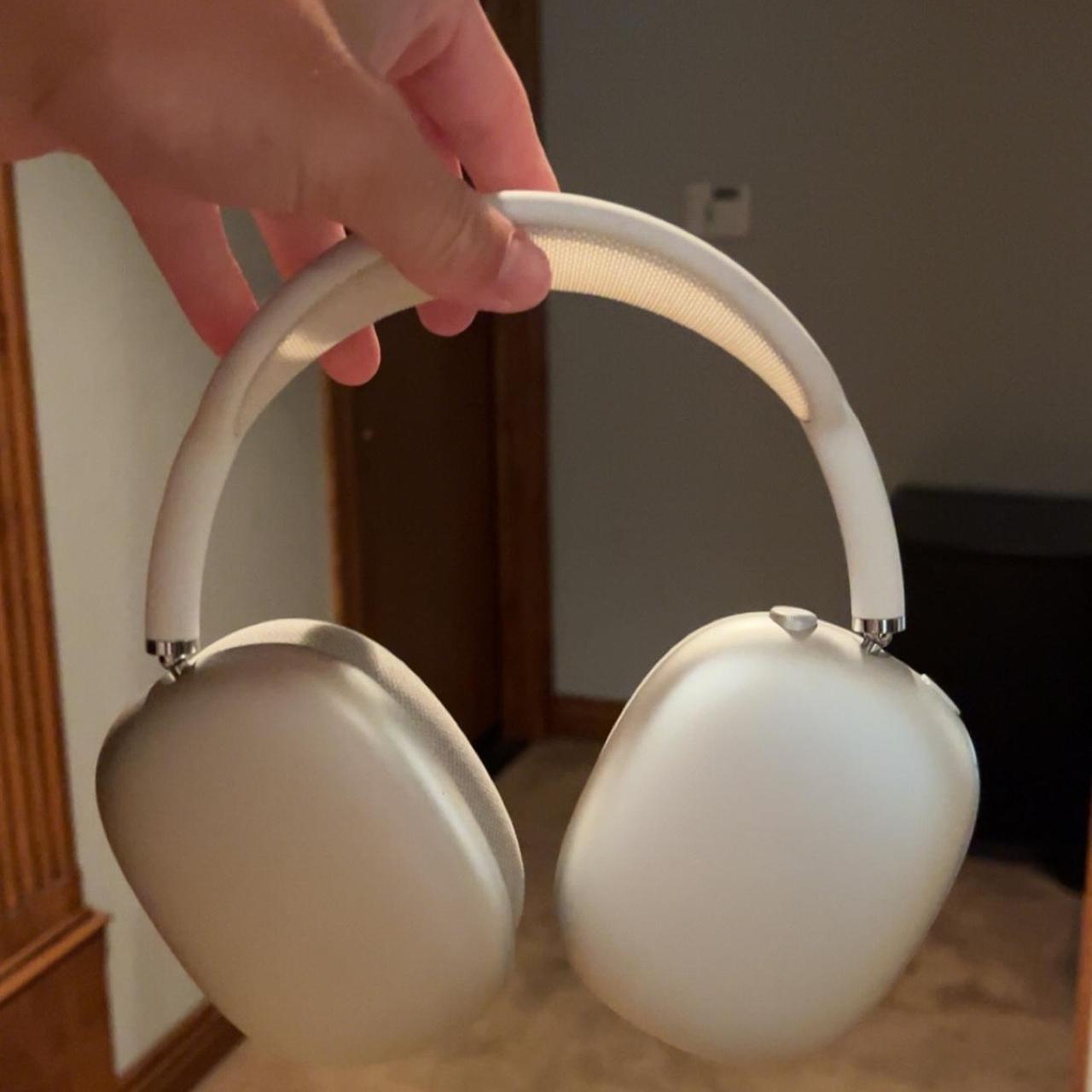 Grey nike airpod max mint condition - Depop