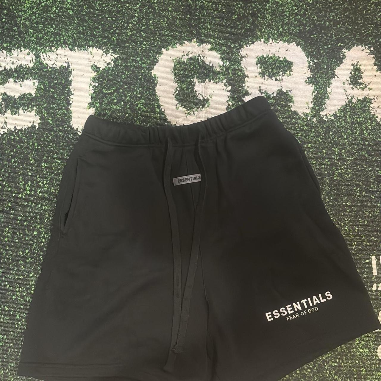 Essential shorts - Depop