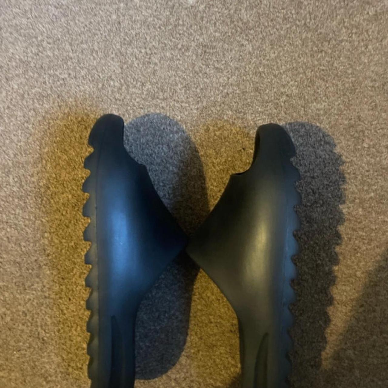 Yeezy slide no box - Depop