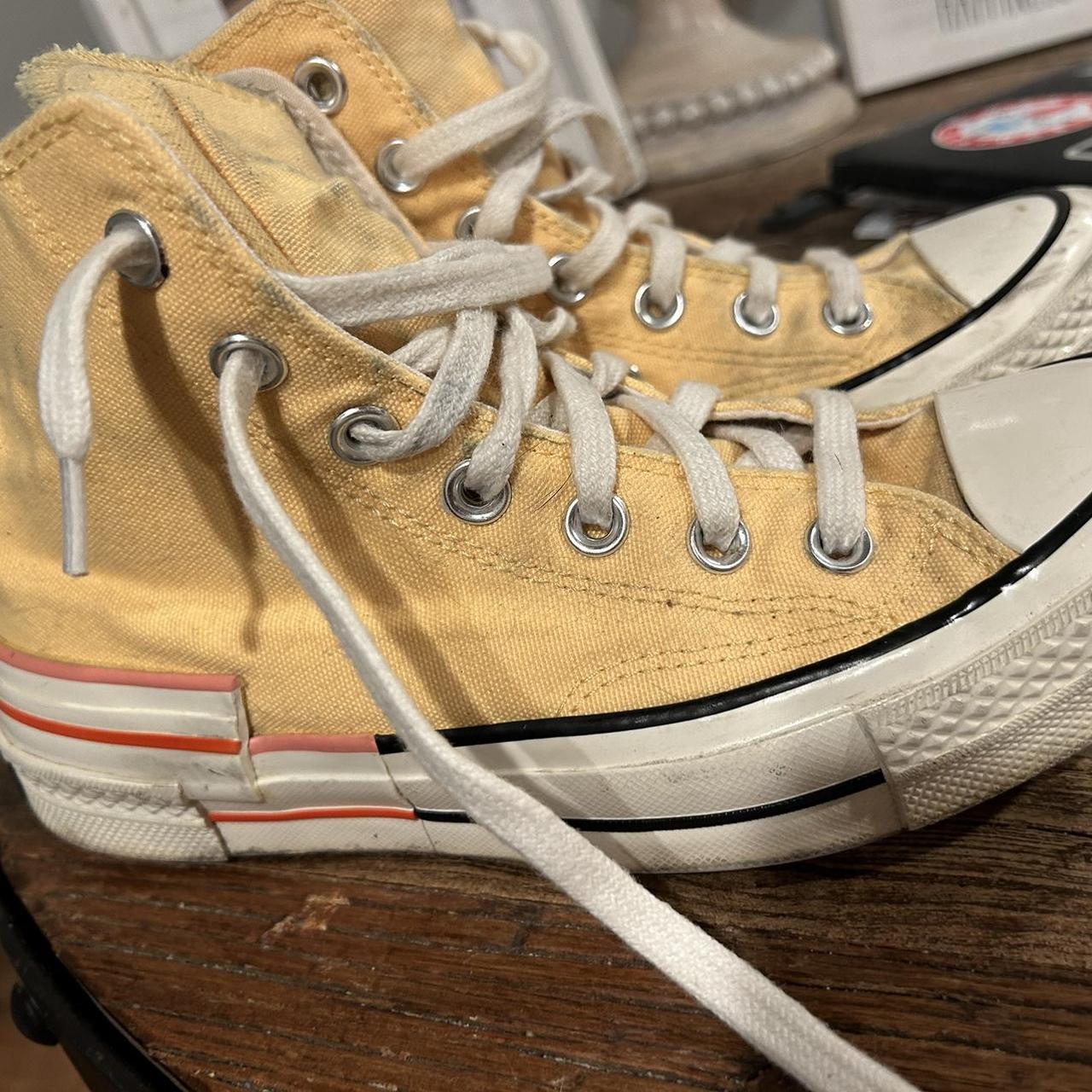 Converse. Size 6 yellow. Vintage tare color - Depop