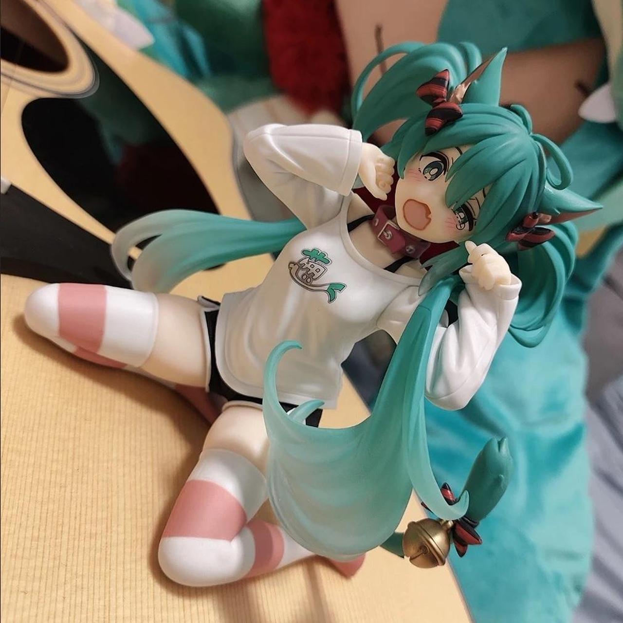 Taito Hatsune Miku Desktop cute figure Ship from... - Depop