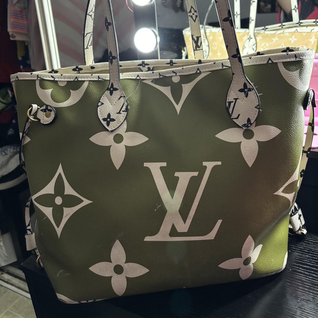 Louie bag (big in size) One side tan one side green... - Depop