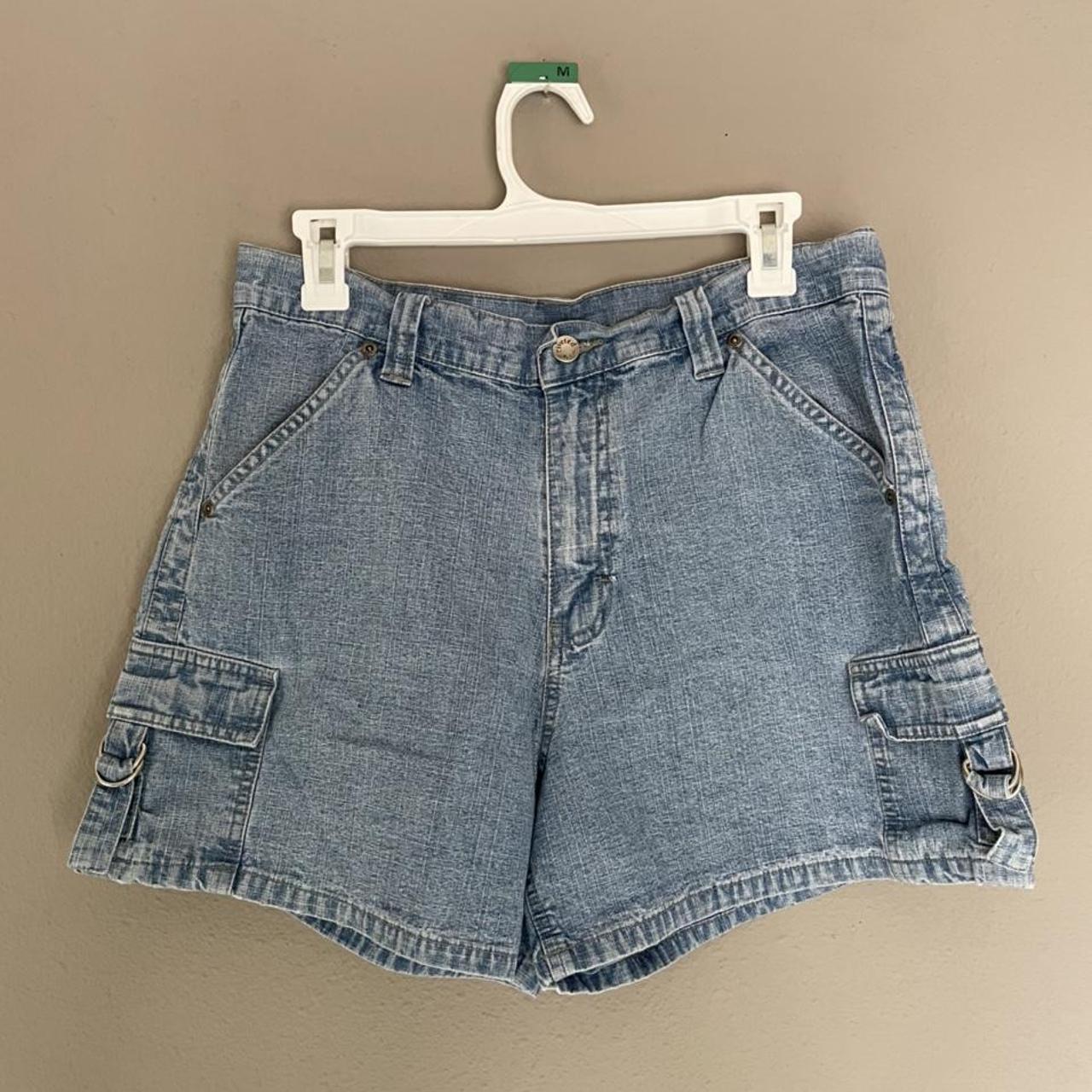 Lee Riveted high rise cargo shorts The inside has no... | Depop