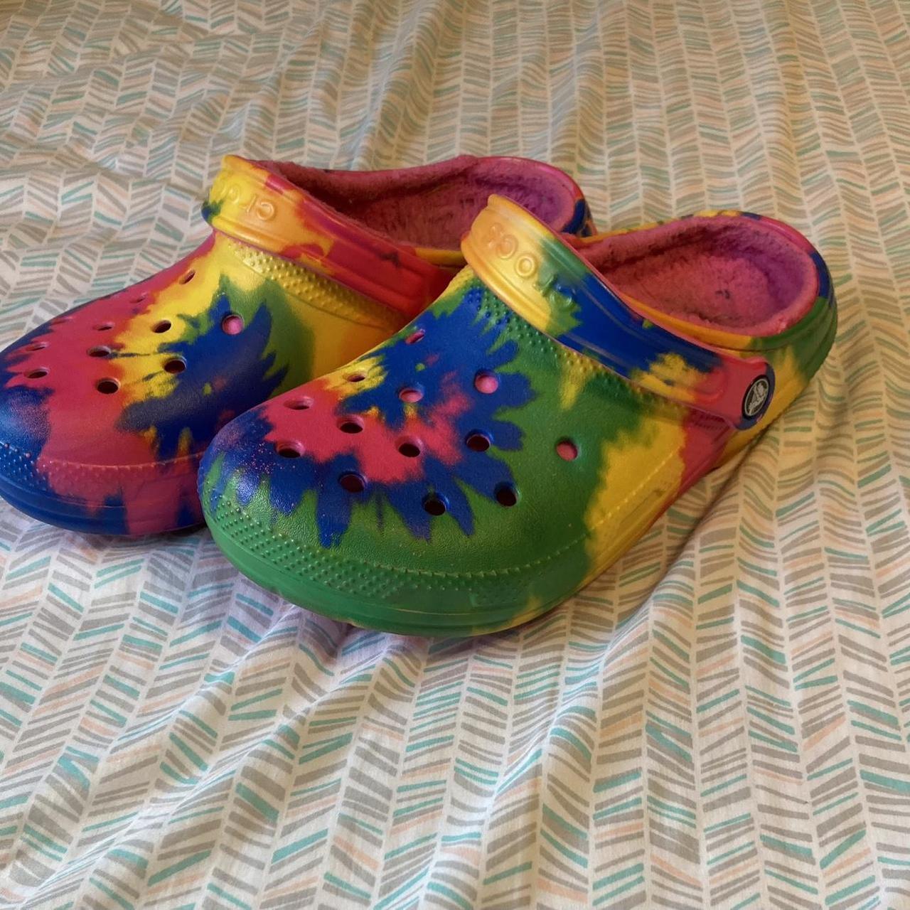 Size 9 tie-dye lined crocs. Worn twice, not my style... - Depop