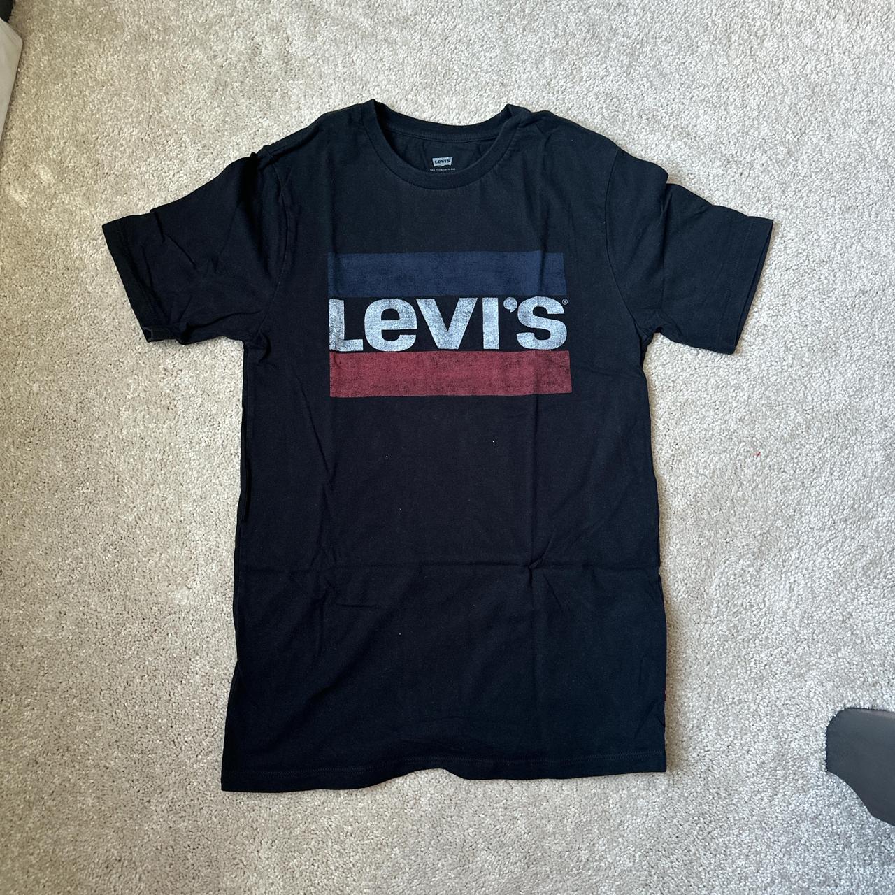 Black Vintage Levi’s Tshirt - Depop