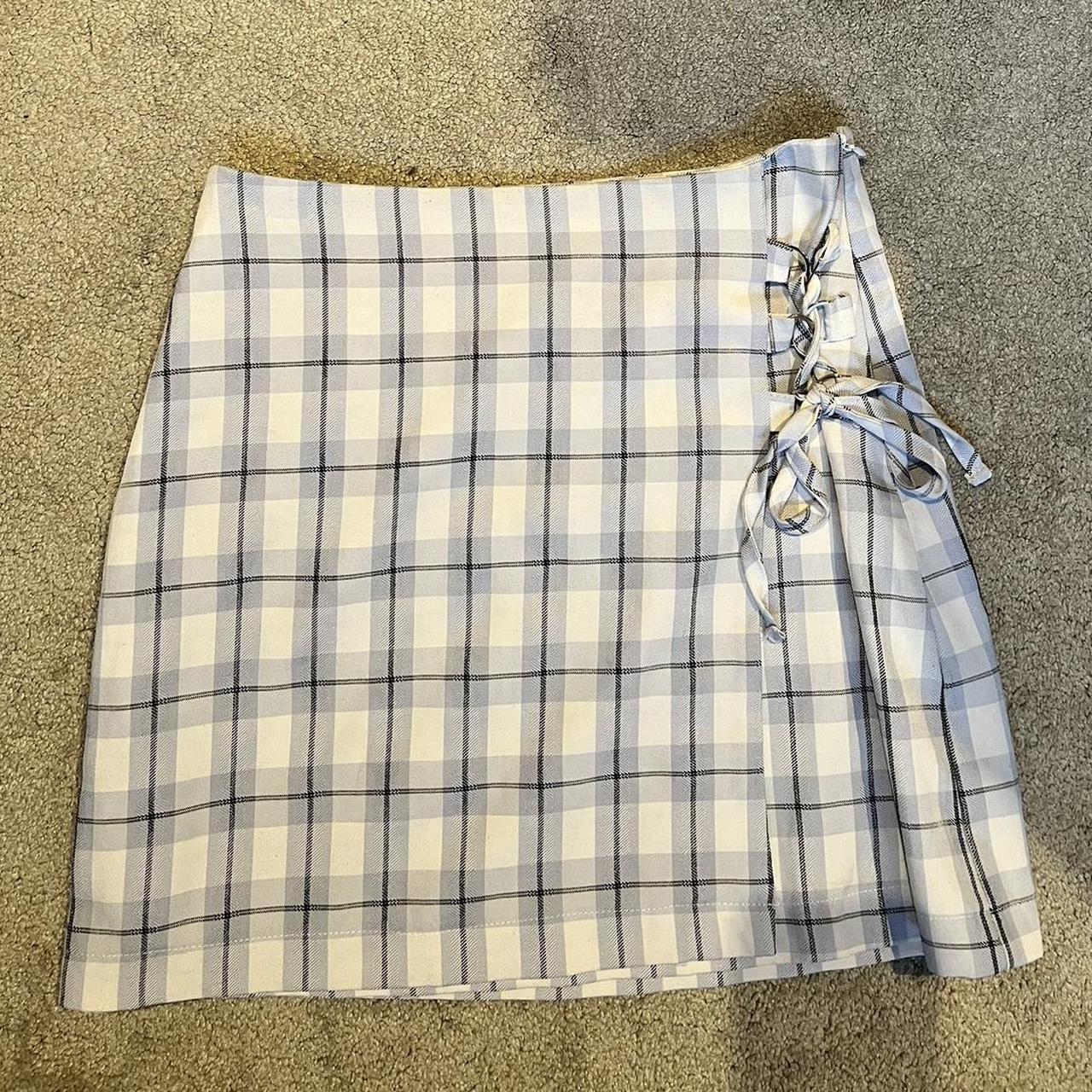 Valley girl size 10 skirt Never worn. No returns... - Depop