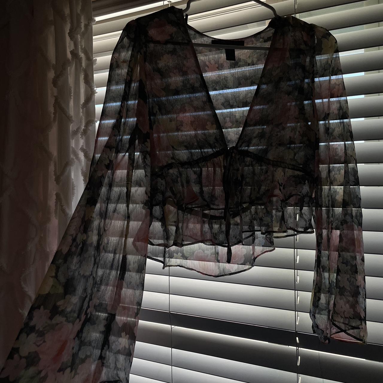 Flora sheer blouse w tie in the front - Depop