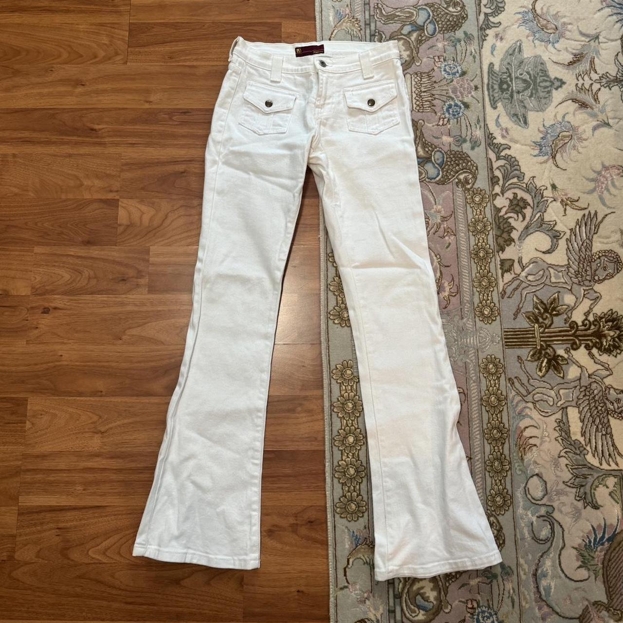 Low rise white jeans! Super cute and vintage! - Depop