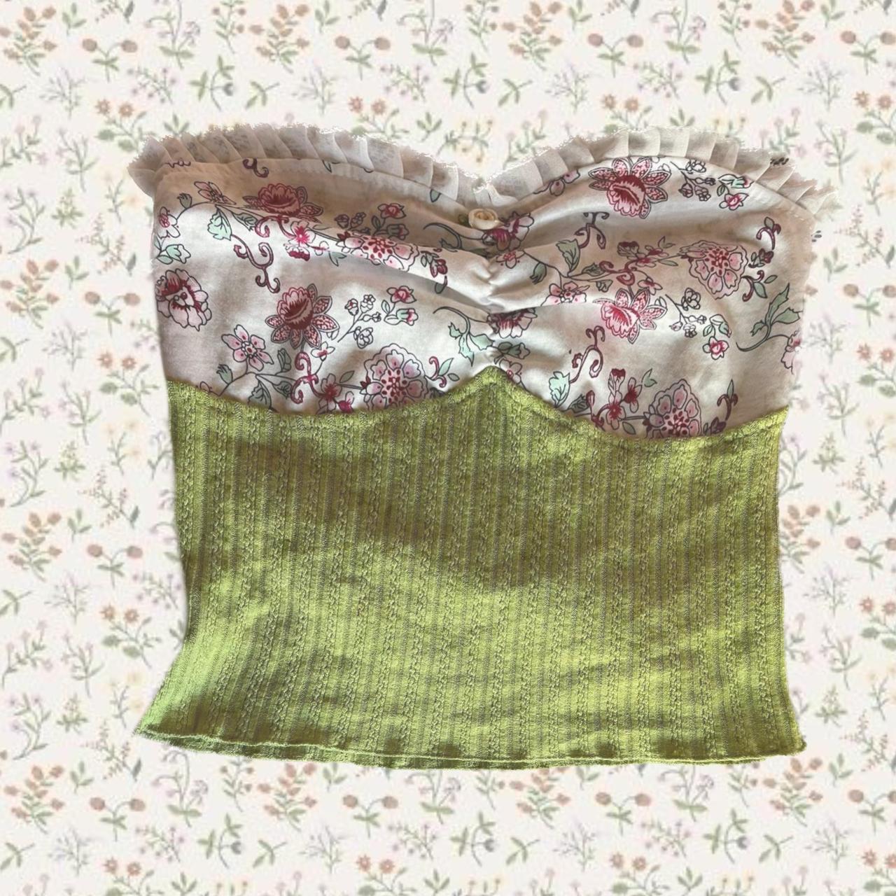 𓋼𓍊 𓆏 𓍊𓋼𓍊.☆ Unique bright summer spring floral rose... | Depop