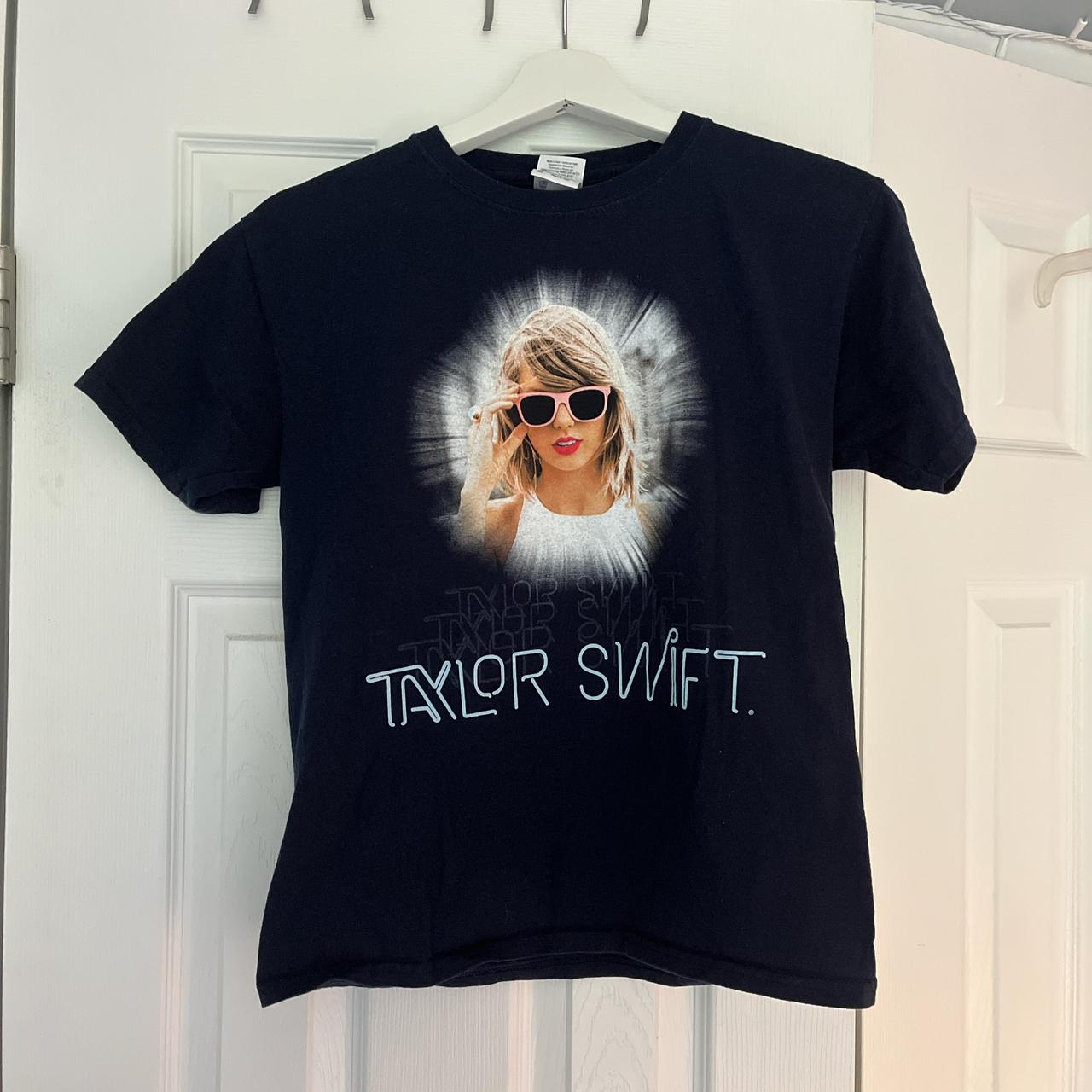 Authentic Taylor Swift tee shirt from the 1989 world... - Depop