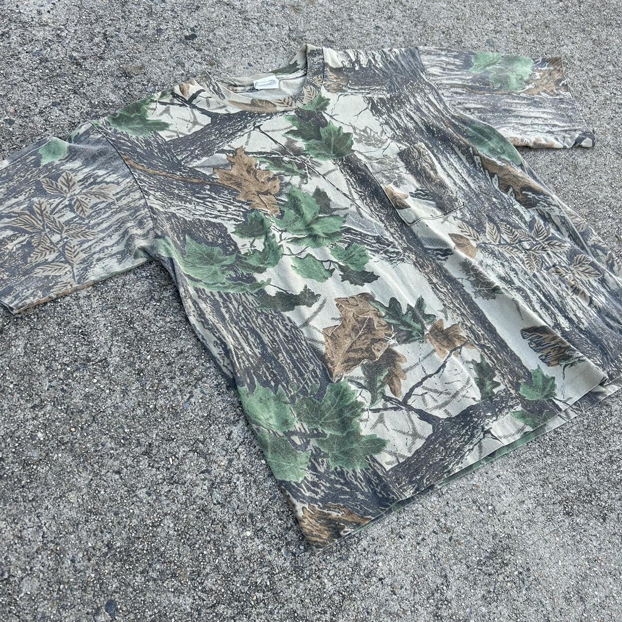 90s Vintage RealTree Camo Pocket Tee perfect boxy... - Depop
