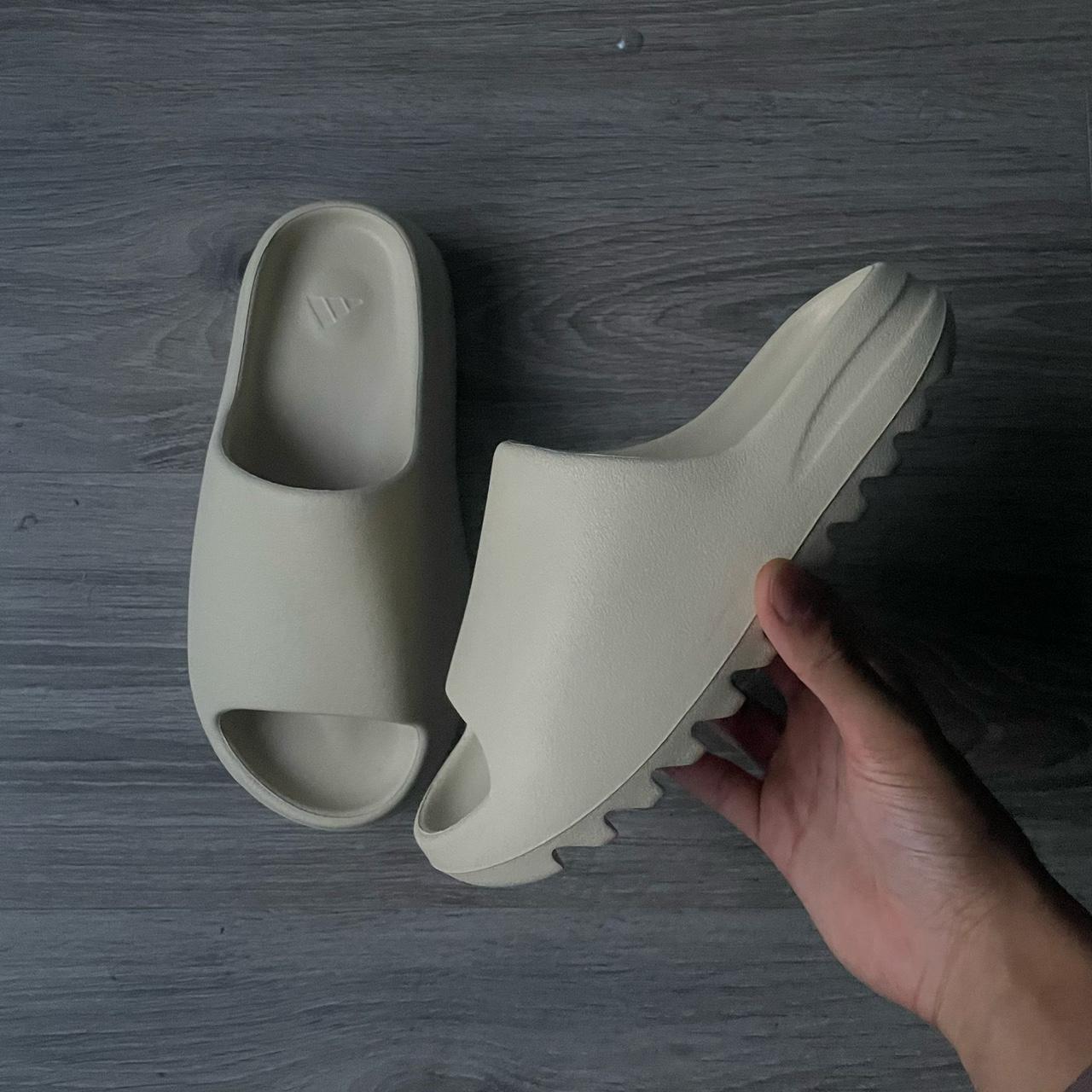 YZY Slides Bone 👡🦴 UK Size 8 / EU Size 42... - Depop