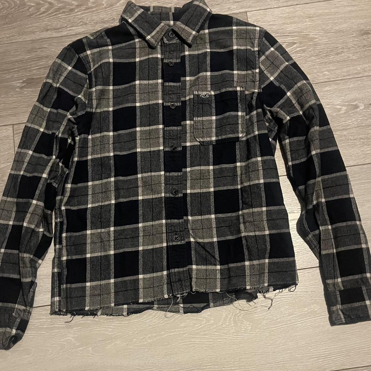 Black and grey flannel Amazing fit Very easy to style - Depop