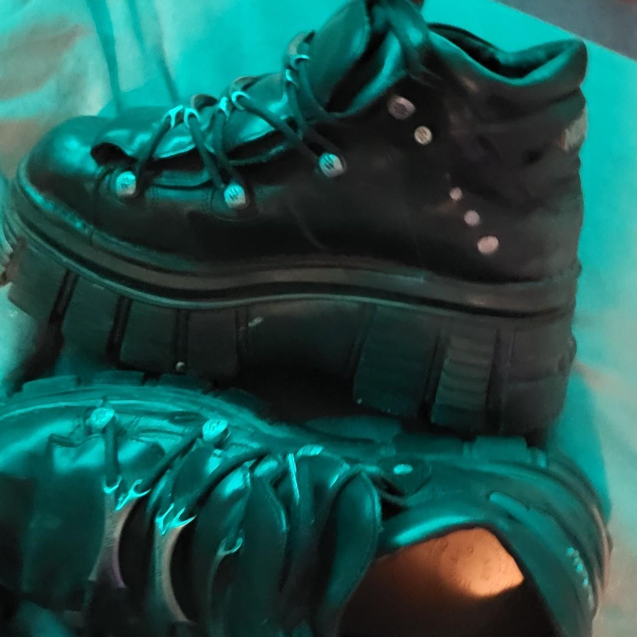 new rocks 106 seen on sematary really comfortable... - Depop