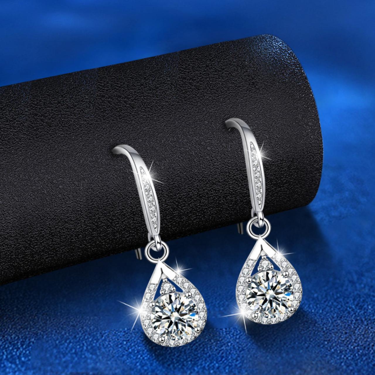 drop shape earrings -weight：2.28g - Depop