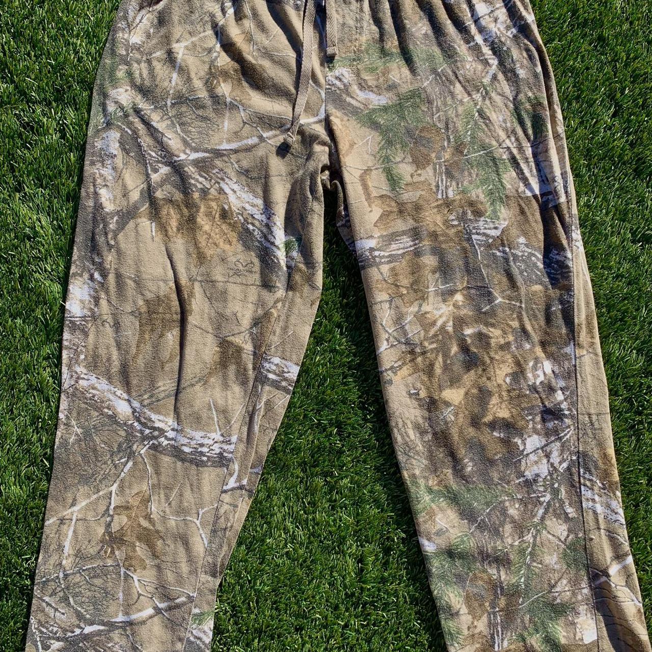 Realtree sweatpants —size: large - VERY THIN... - Depop