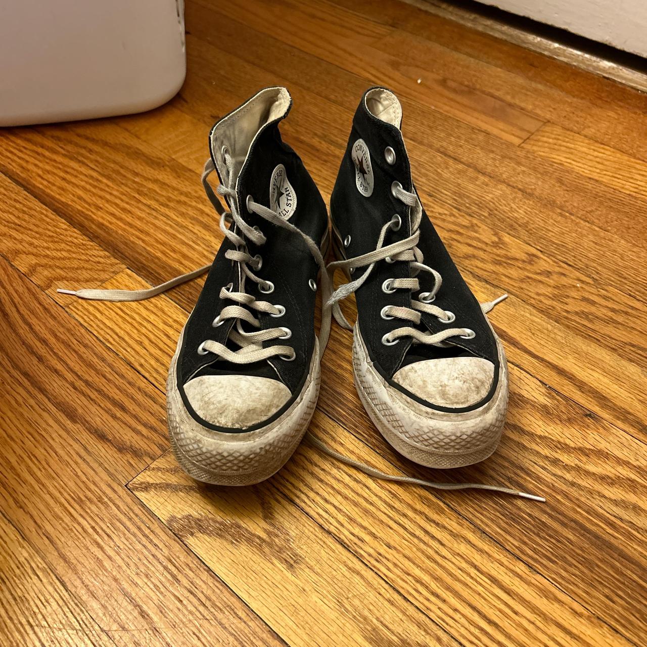 Platform converse, one shoe lace broken - Depop