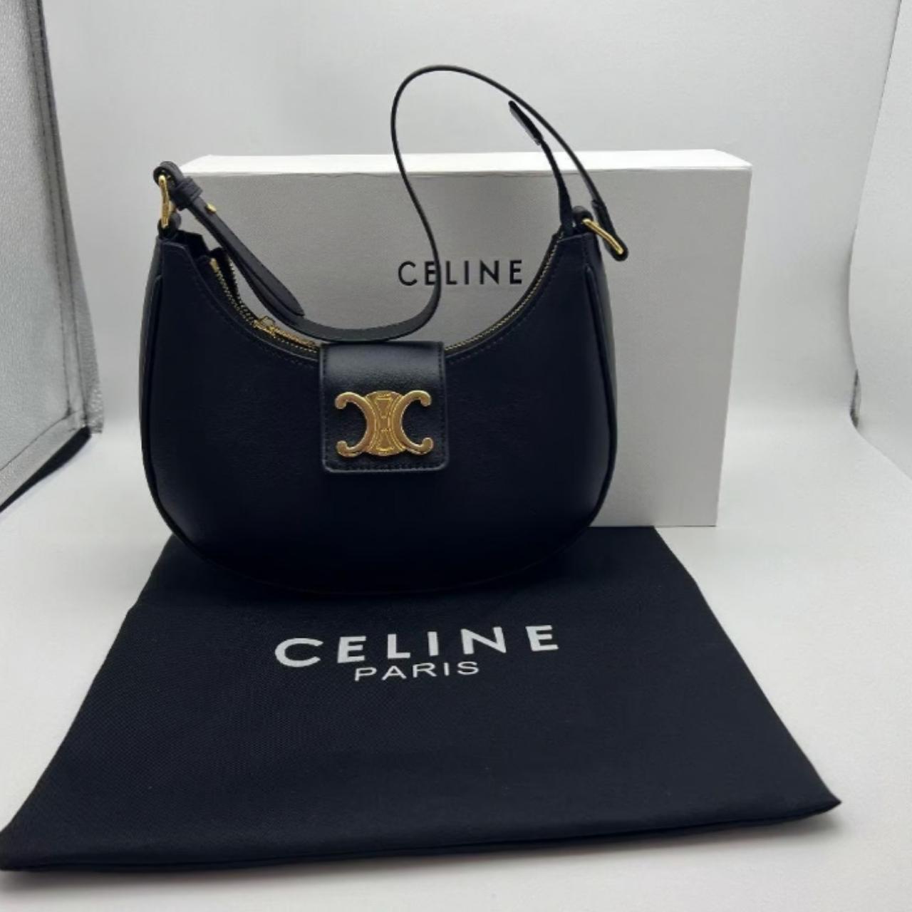 CELINE Women's Shoulder Bag Size: 24×20×10cm - Depop