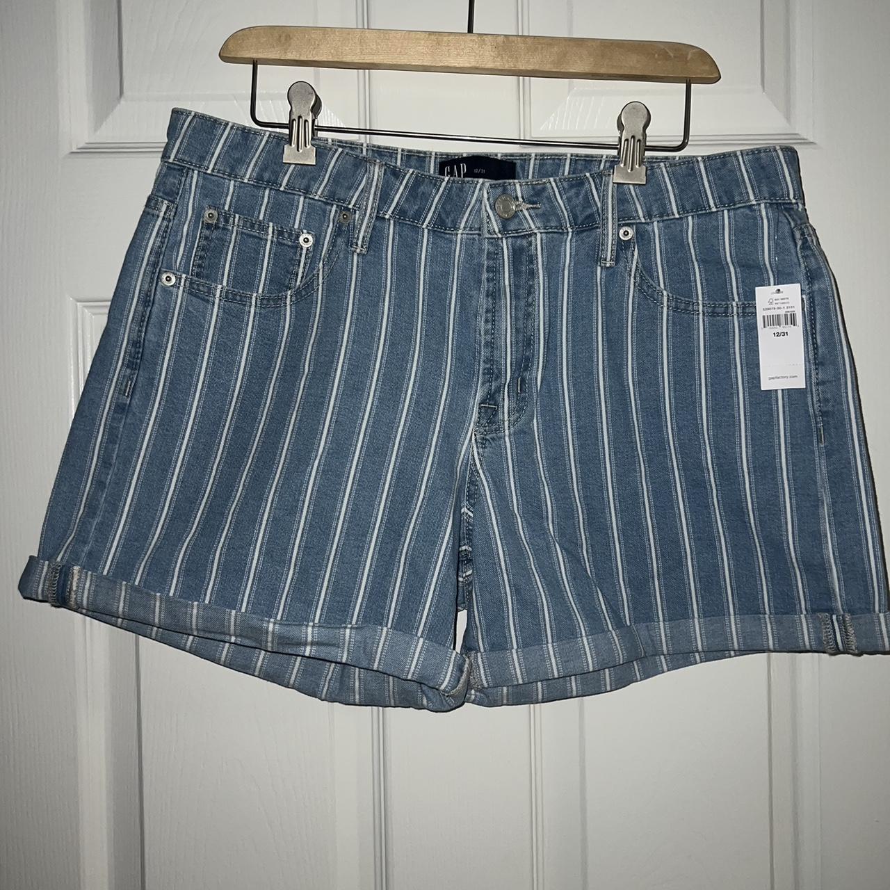 Gap denim shorts size 12/31 - Depop