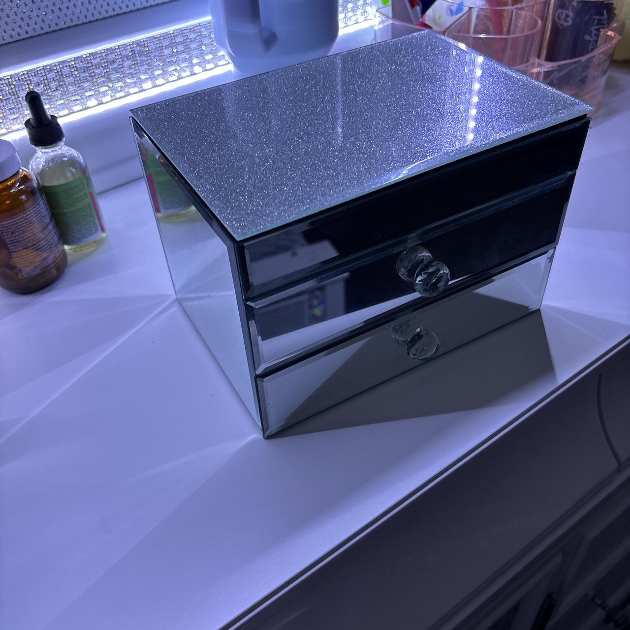 Cute mirror jewelry box - Depop