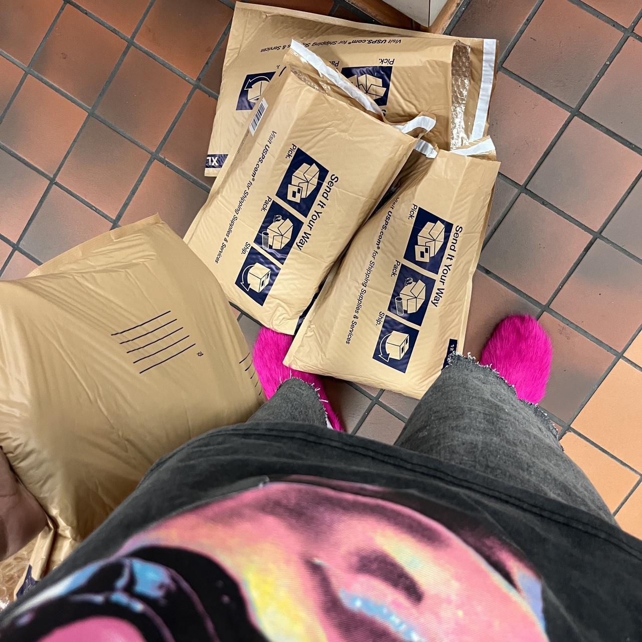 shipping all orders today 🙂‍↔️ - Depop