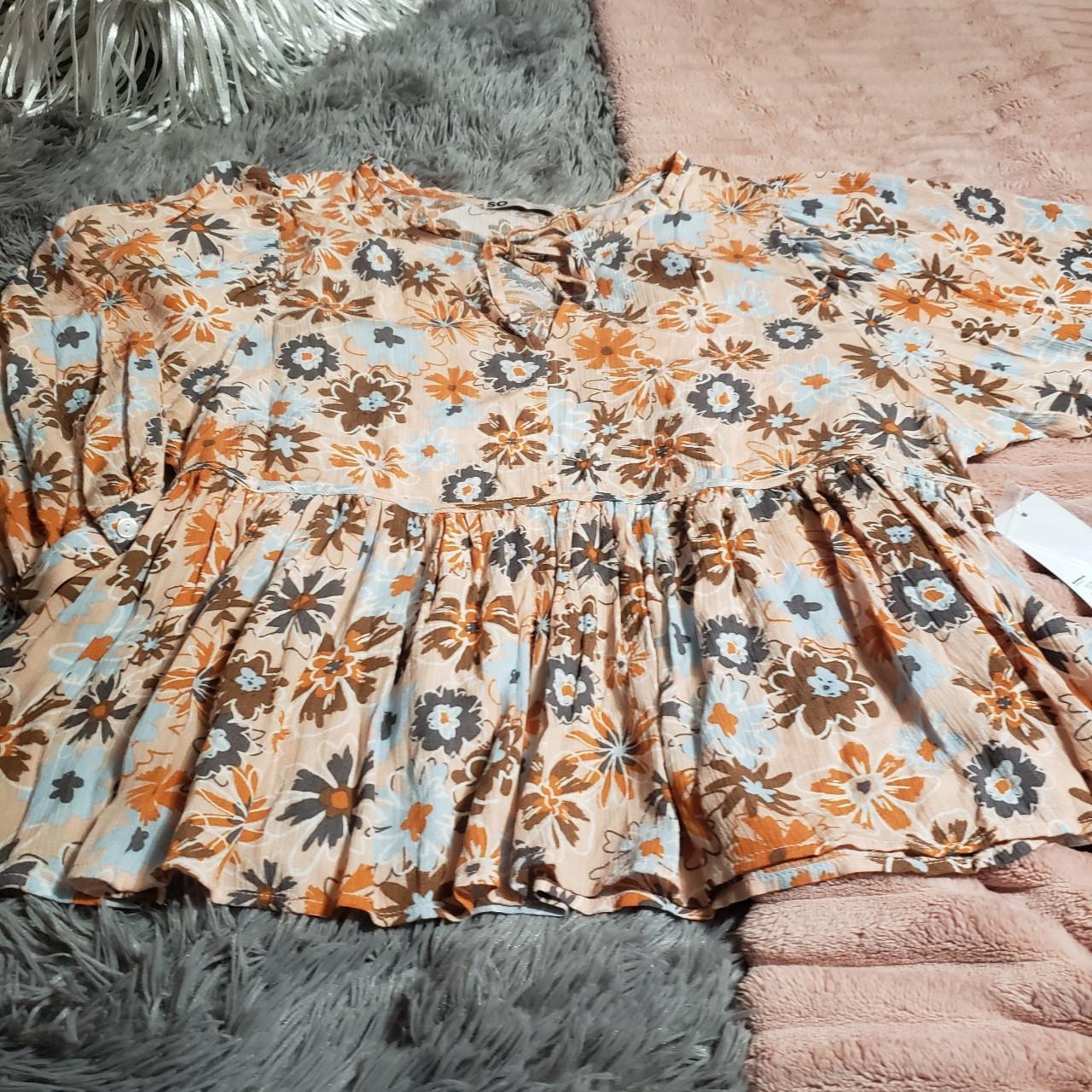 Nwt so brand sz lg summer/spring floral top - Depop