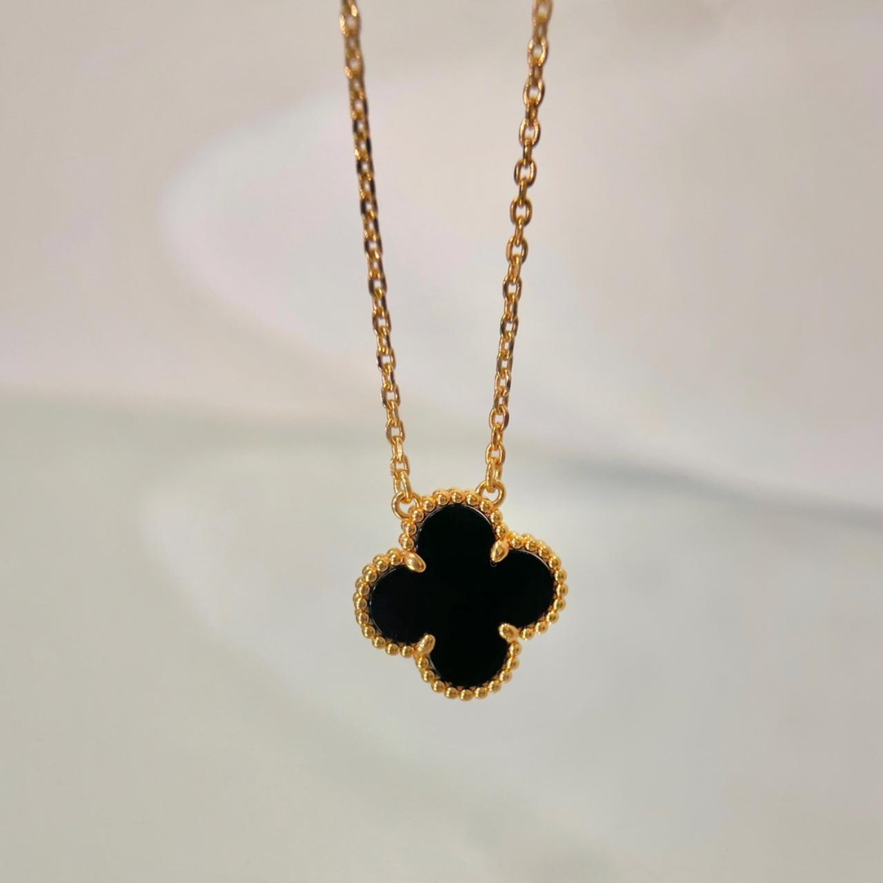 Van Cleef & Arpels classic single flower four-leaf... - Depop