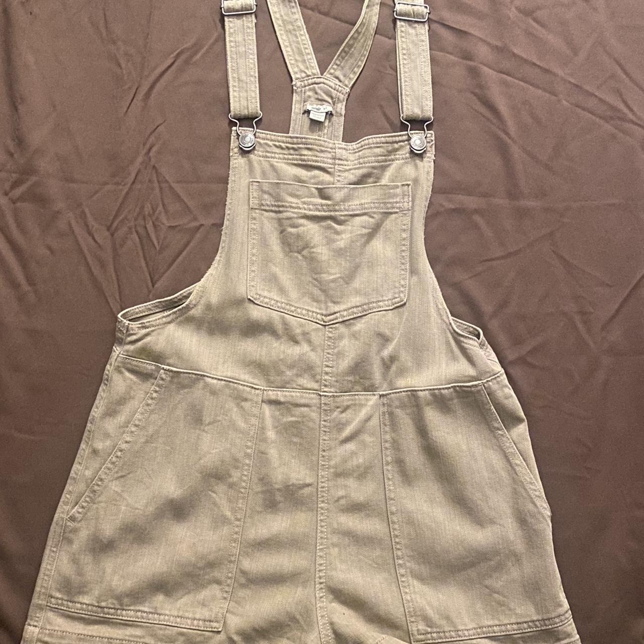 Aerie beige overall shorts, never worn - Depop