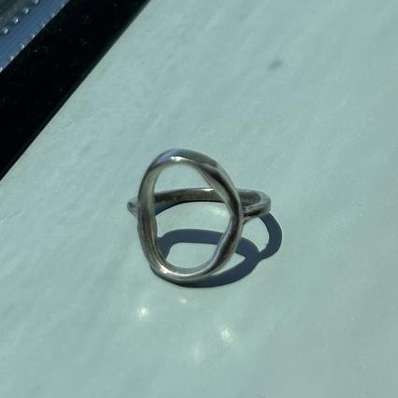 Silver o ring circle minimalist vintage ring - Depop