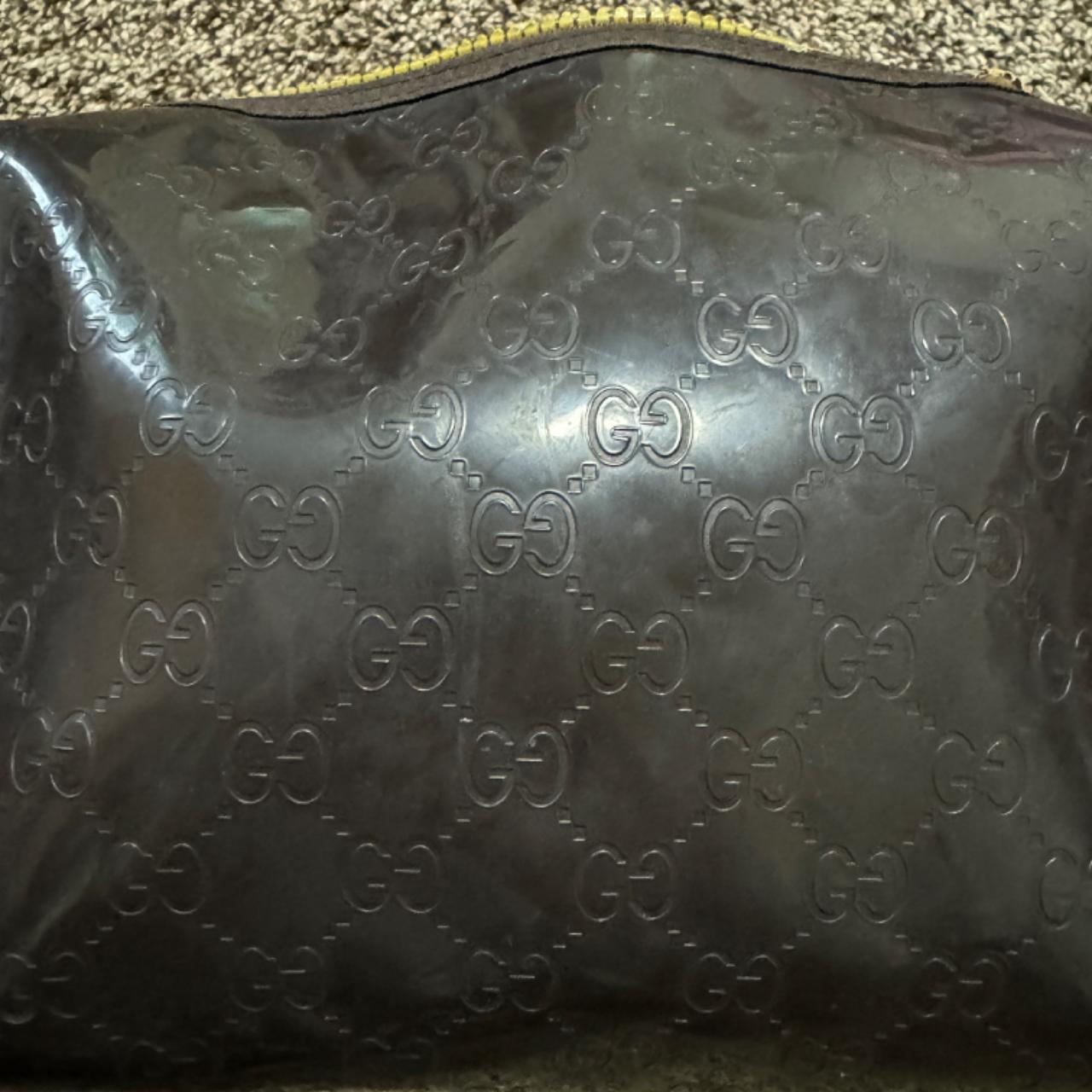 Gucci Perfume bag zipper is broken :( - Depop