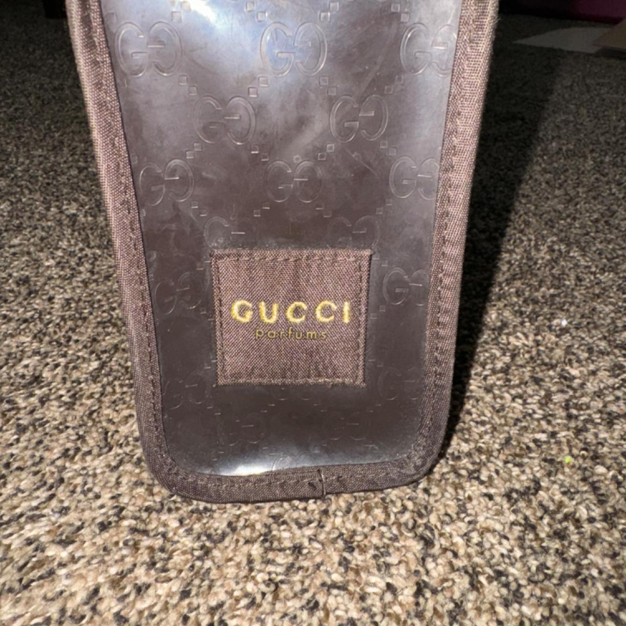 Gucci Perfume bag zipper is broken :( - Depop