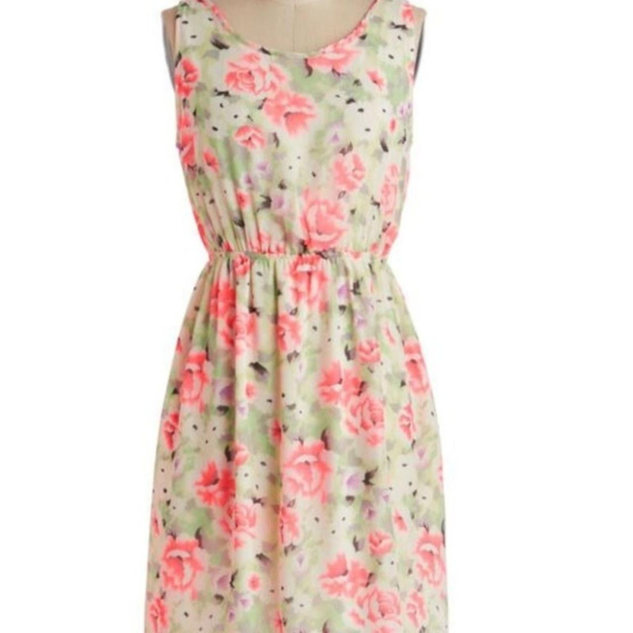 TRINITY by Modcloth Sleeveless Bold Blooms... - Depop