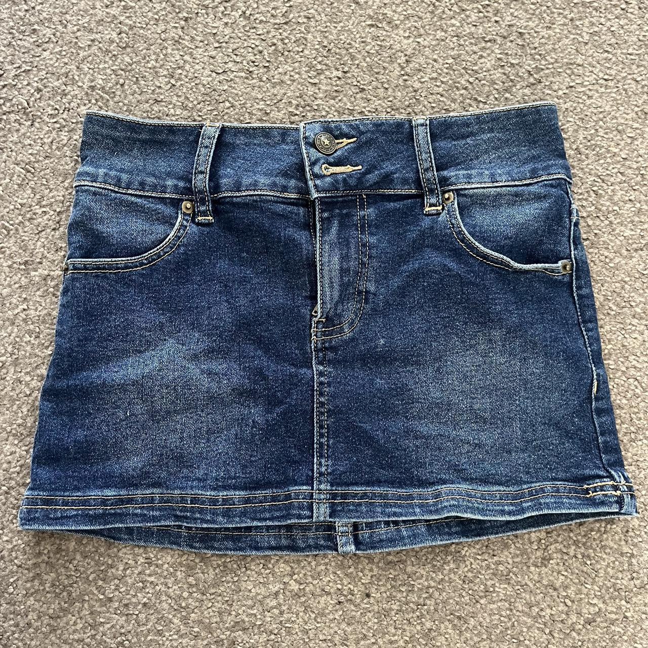 princess Polly low waisted mini denim skirt -... - Depop