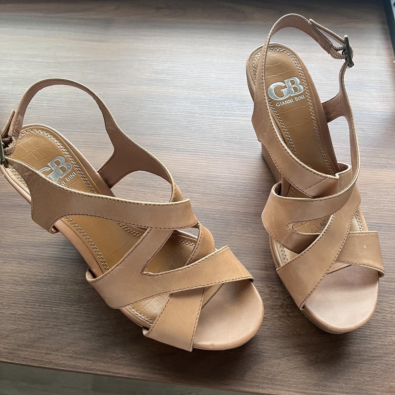 brown/tan platforms size 8 - Depop