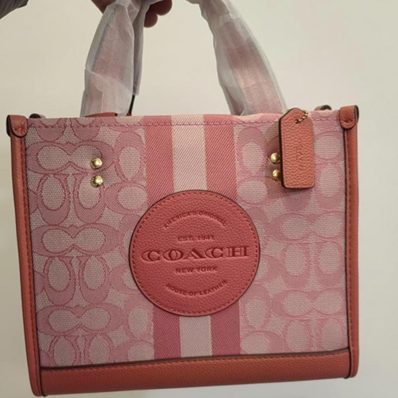 Pink coach bag medium sizes ! - Depop