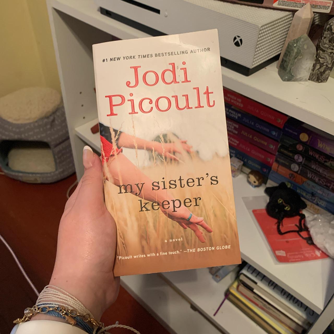 My sisters keeper by Jodi picoult (slight break in... - Depop