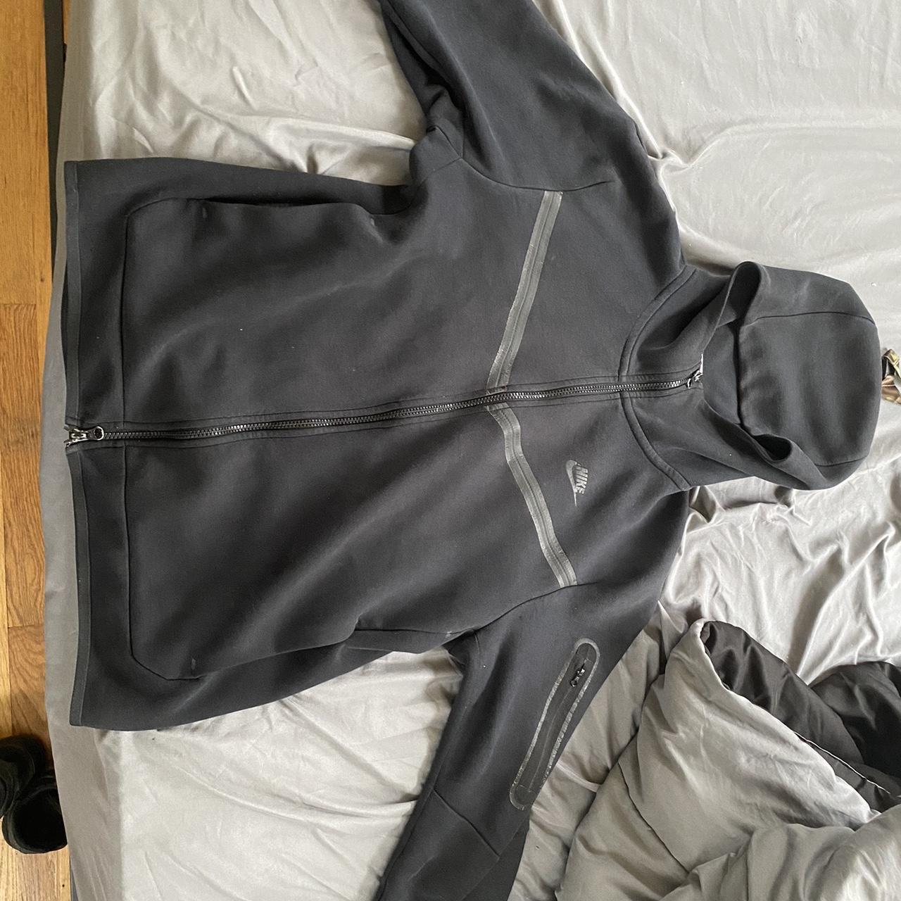 Black Nike tech - Depop