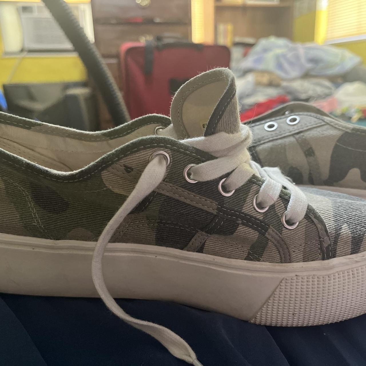 Steve Madden Camo Platforms. I got these thrifting,... - Depop