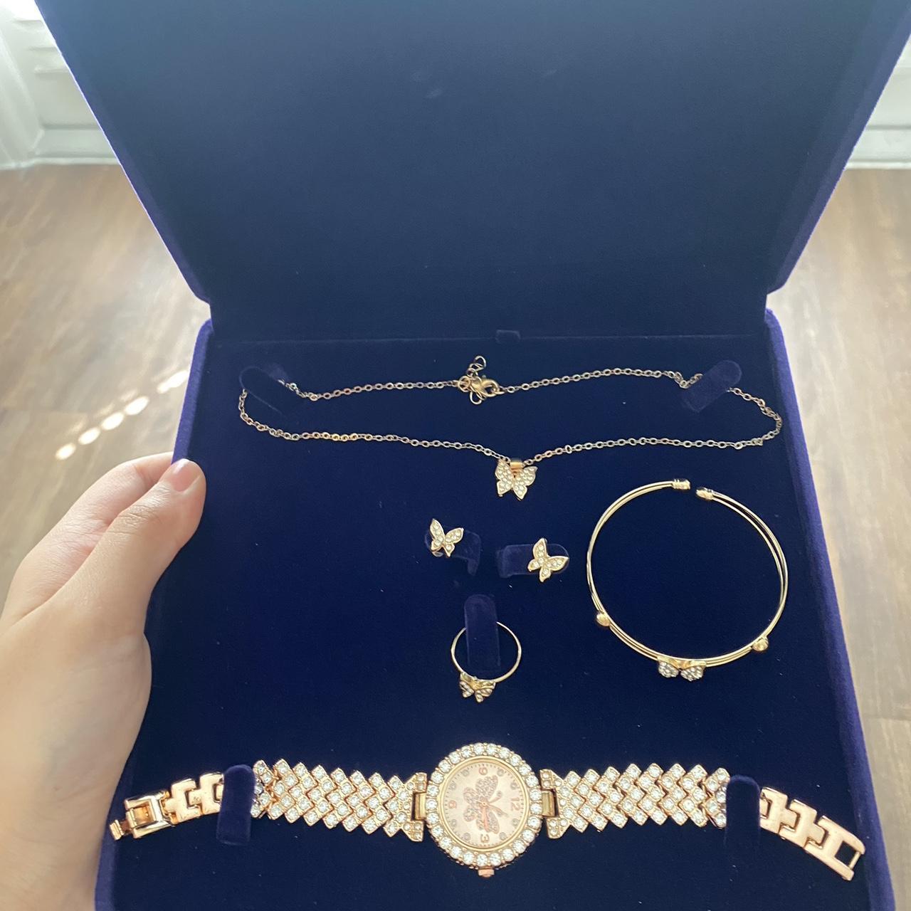 Never used jewelry set - Depop