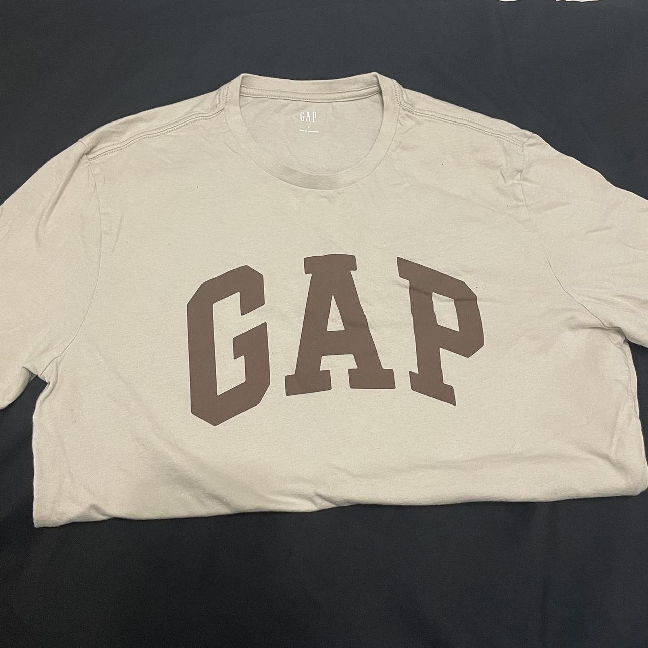 Gap tee. Tan and brown - Depop