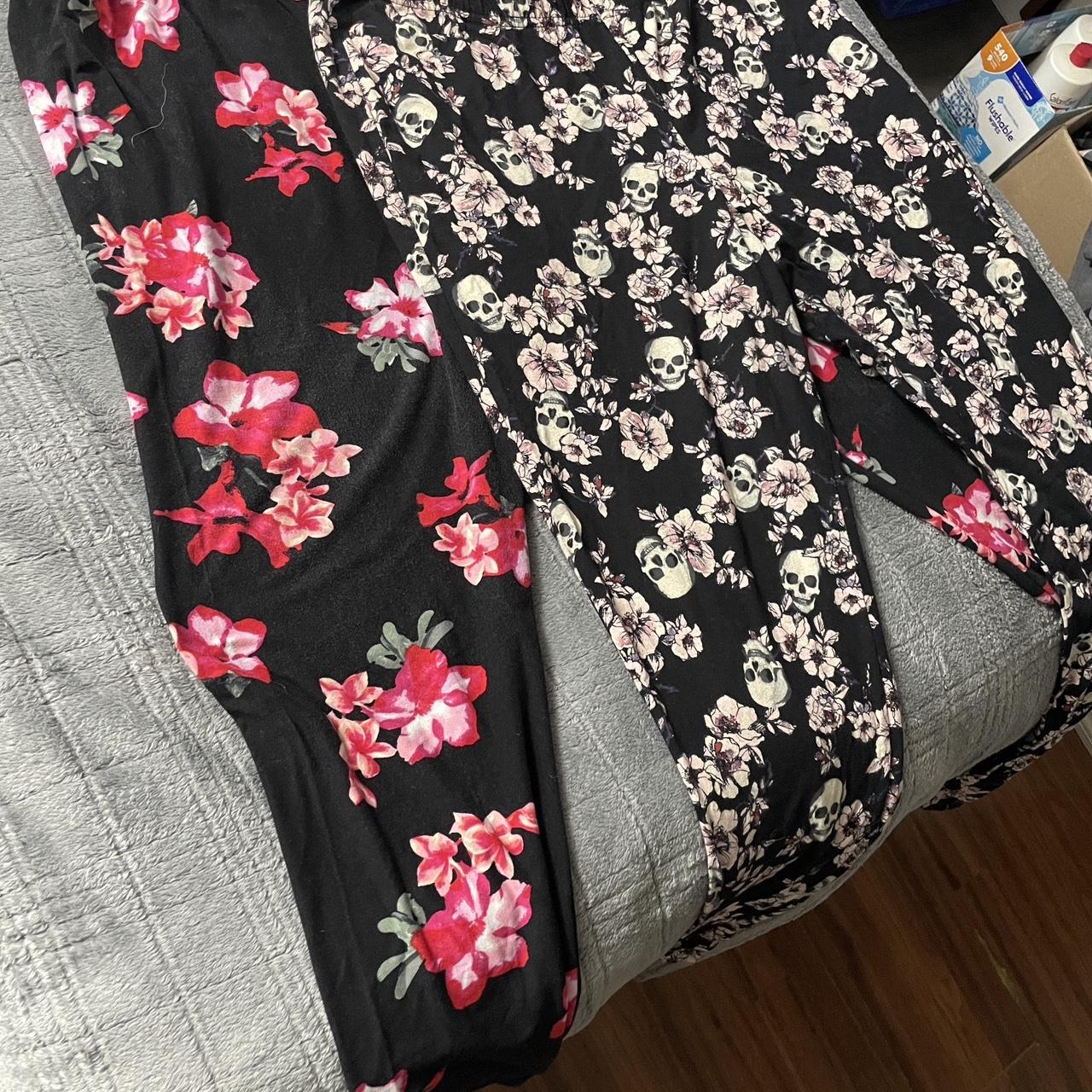 2x Leggings - Depop