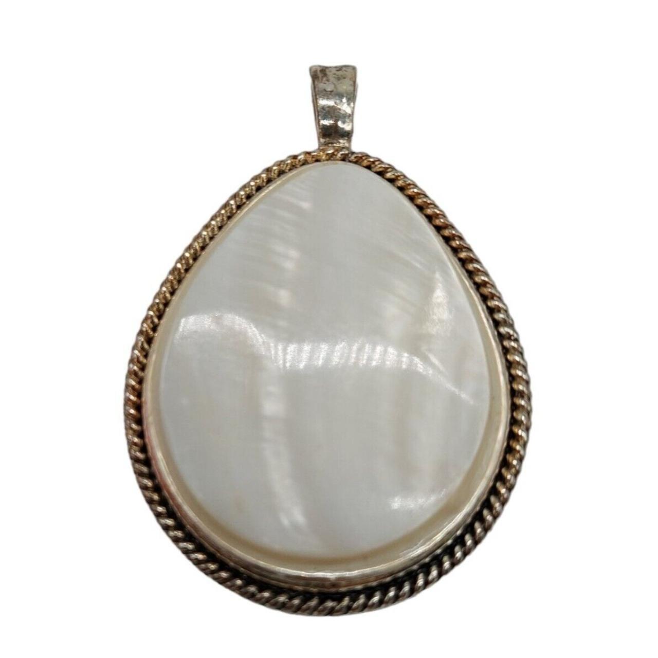 Silver plate Mother of pearl pendant RMN Has some... - Depop