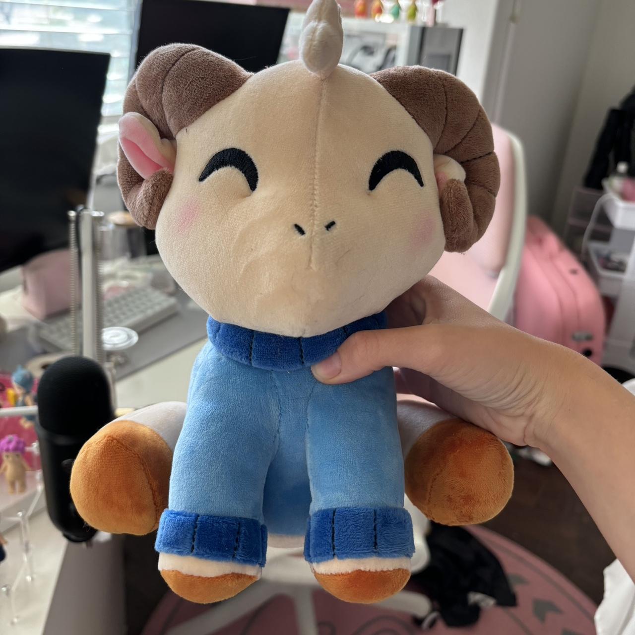 Jschlatt youtooz rammie plushie tag is still... - Depop