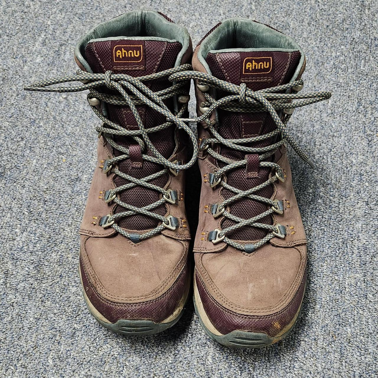 Teva Ahnu Women's Hiking Boots Size 9 Used but in... - Depop