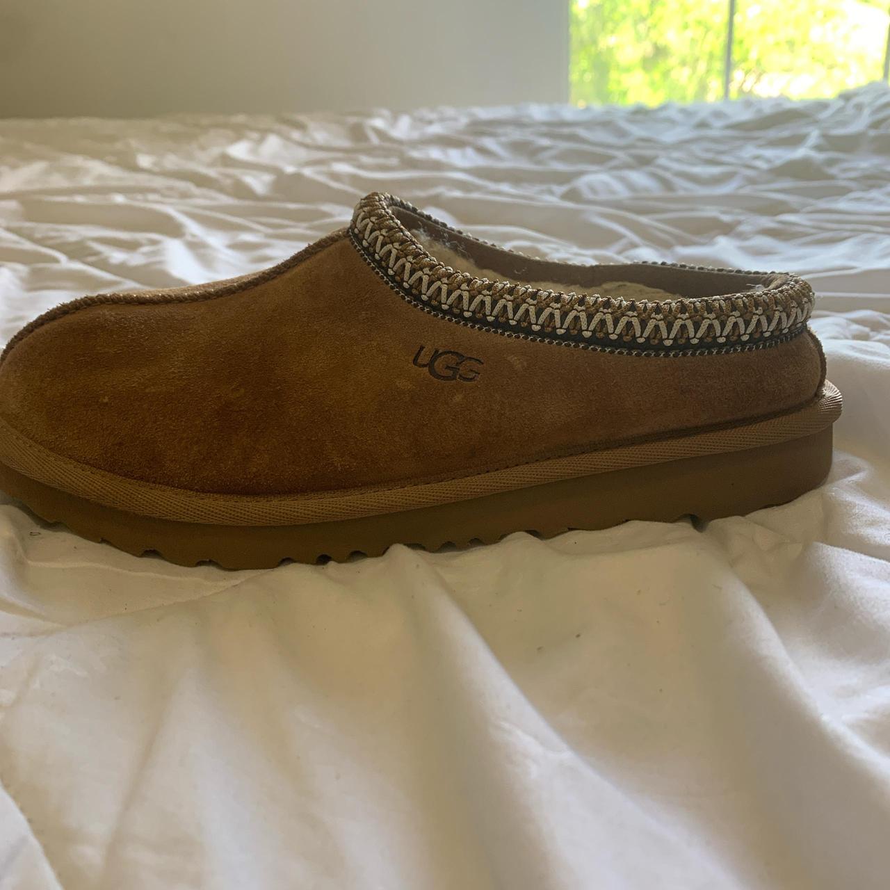 Uggs Slide (ONE SHOE) - Depop