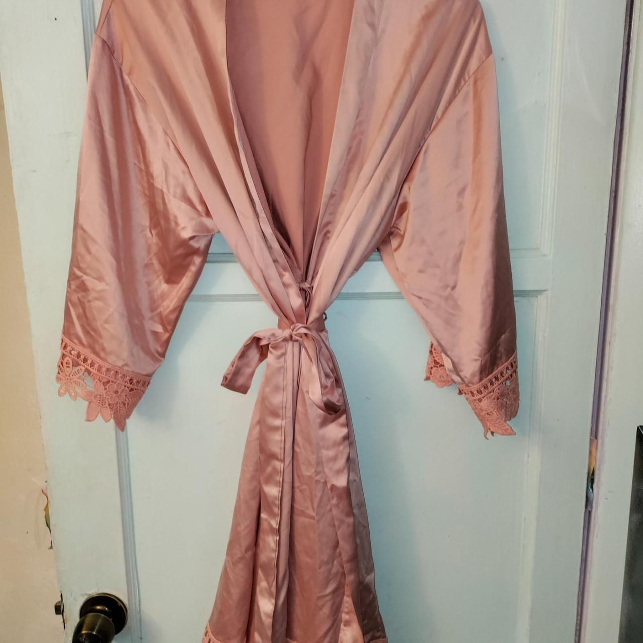 Dusty Rose robe. #silk#sleep.#sexy#rose#fun - Depop
