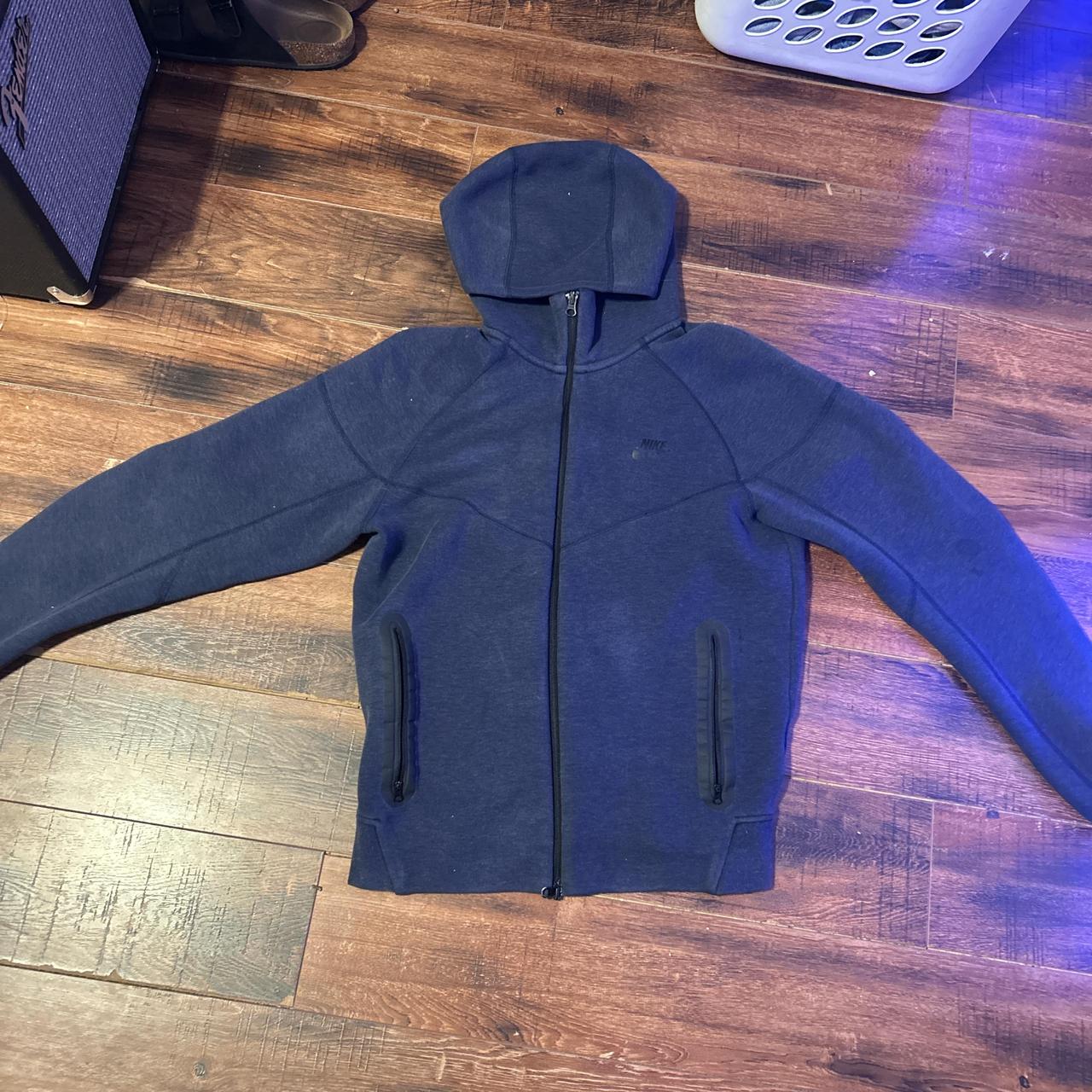 Side medium men’s Nike tech - Depop