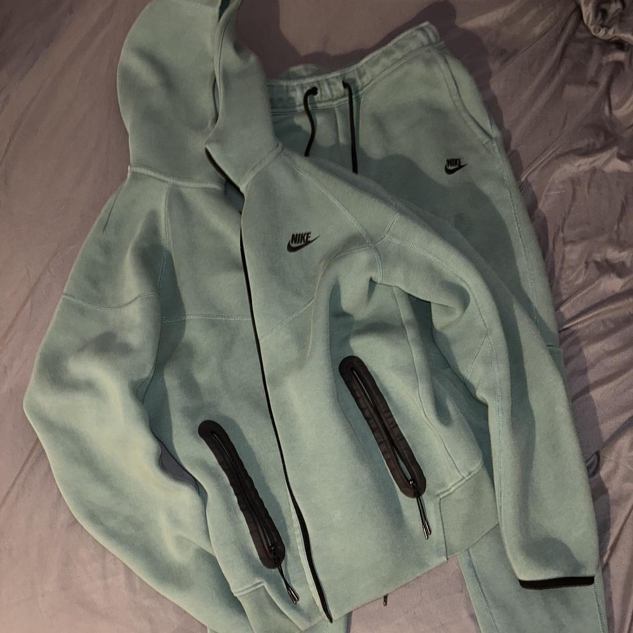 Nick tech “kiwi green” Size medium | Depop